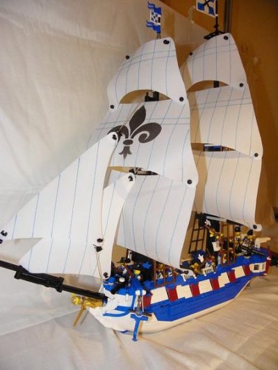 Bluecoats ship L’Hermes by mrsniady1 – The Best Pirate LEGO® Website