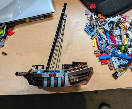 “Scalawag Sloop” by Tom Skippy – MOCs – Pirate LEGO® News and MOCs